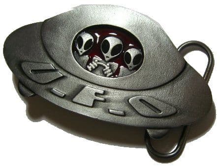 U F O Flying Saucer and Aliens Belt Buckle with display stand Code PD1