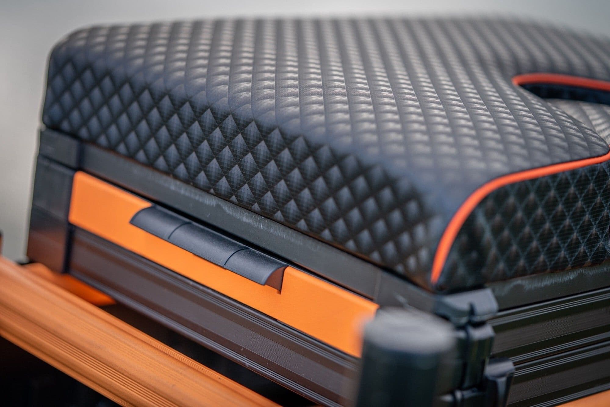 Guru ST8 Team Box 2 0