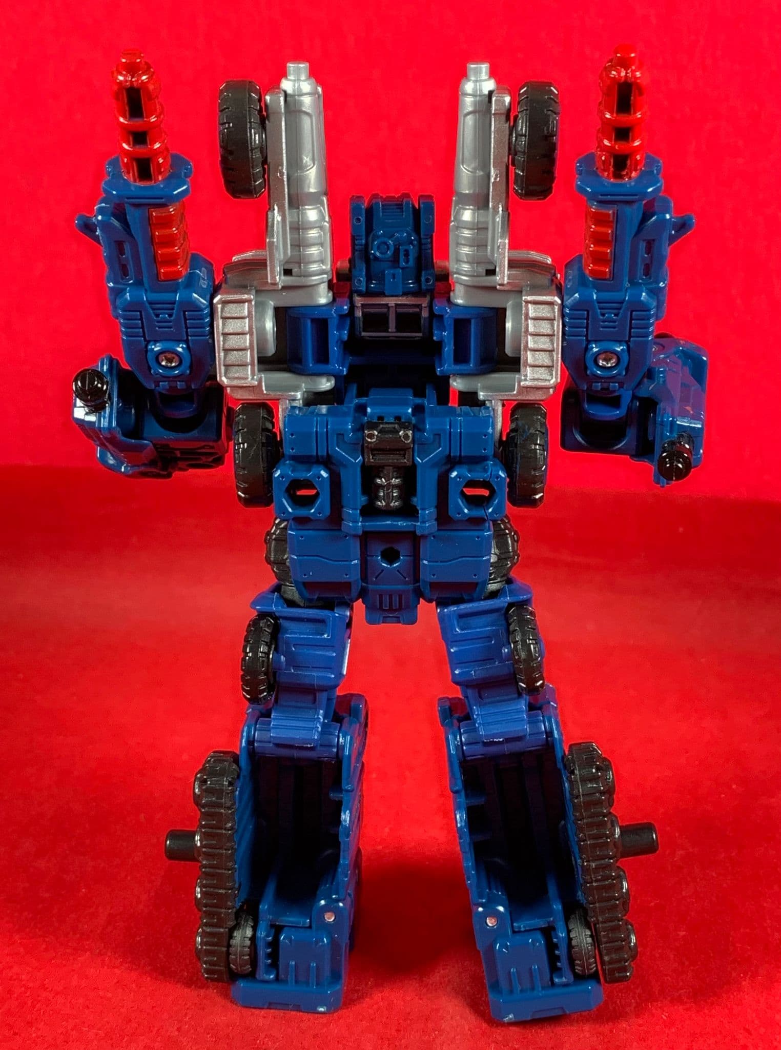 Transformers Generations Siege Cog - Deluxe Class - Complete Loose Figure