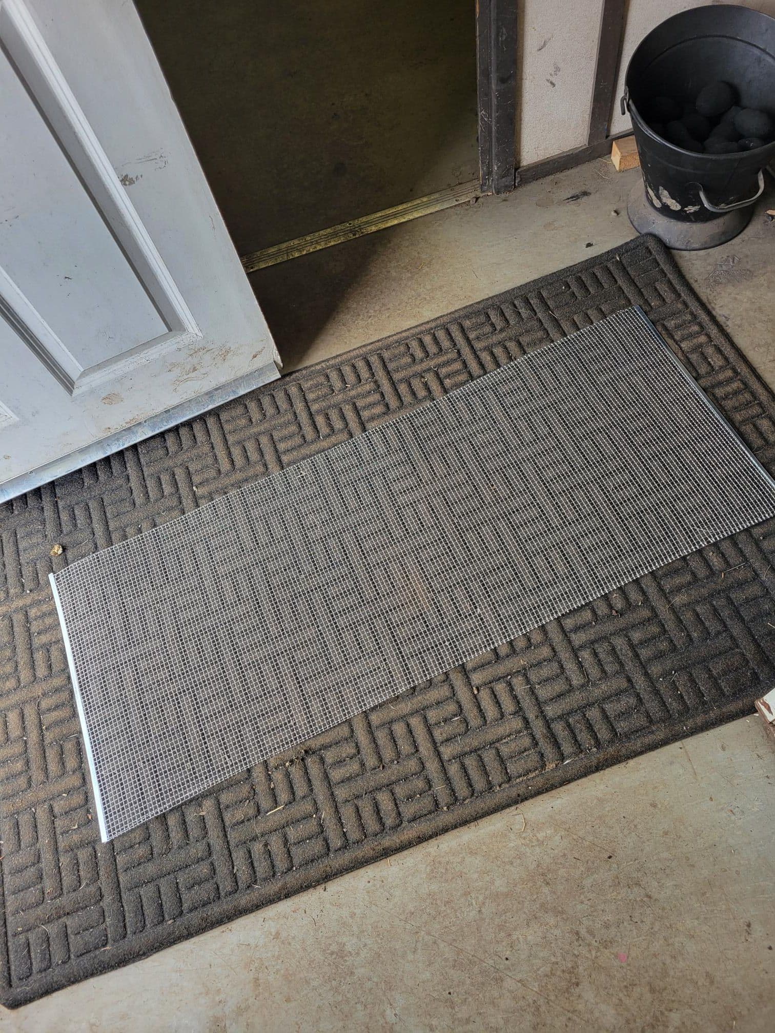 Inner mesh insert for the mattis electric soil sieve