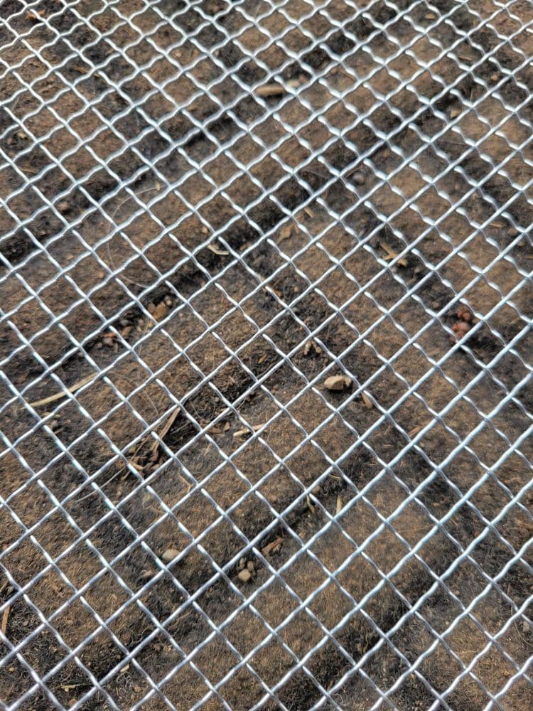 Inner mesh insert for the mattis electric soil sieve