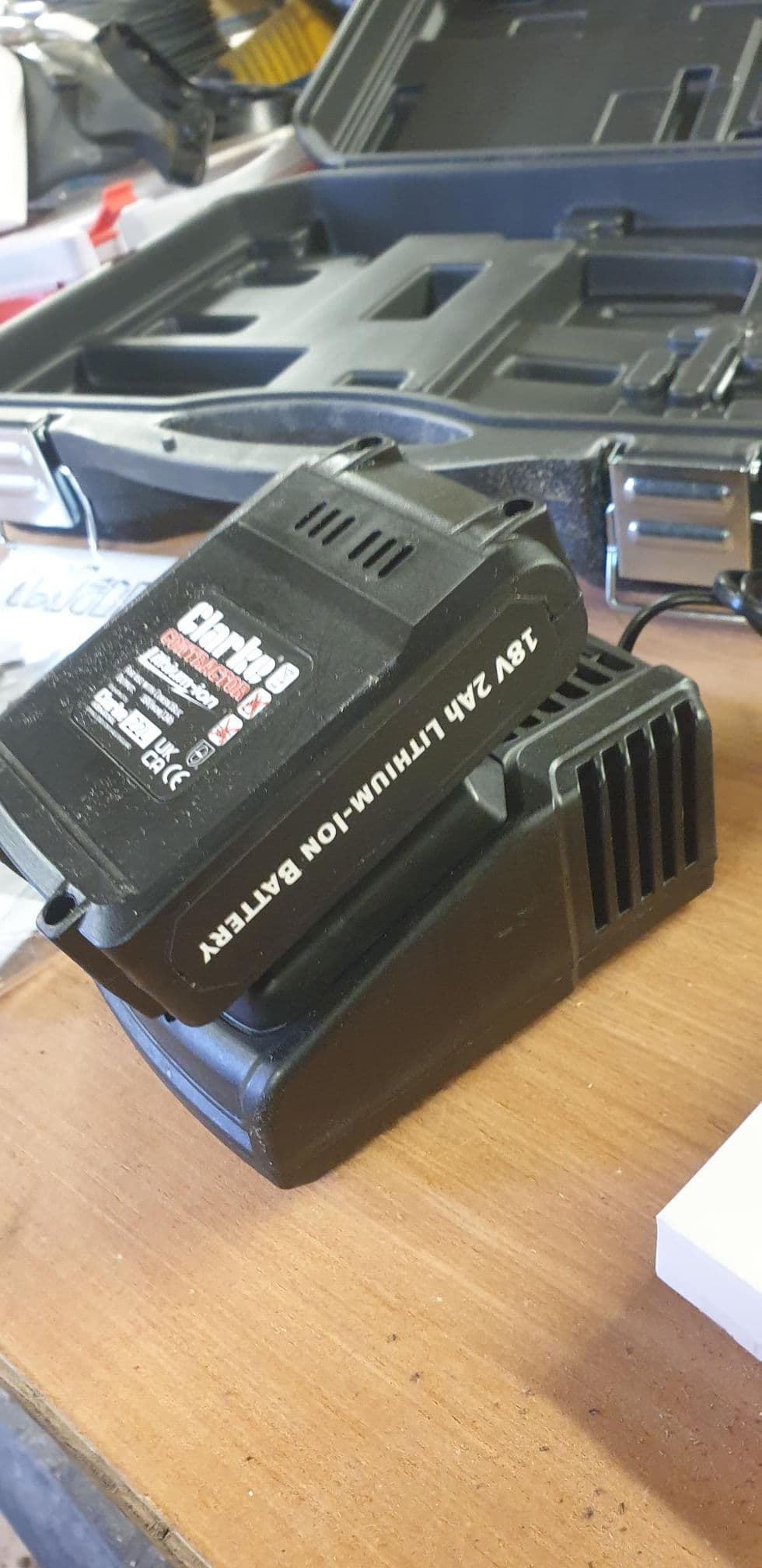 Stapler/Nail gun Battery operated Clarke with 18v battery
