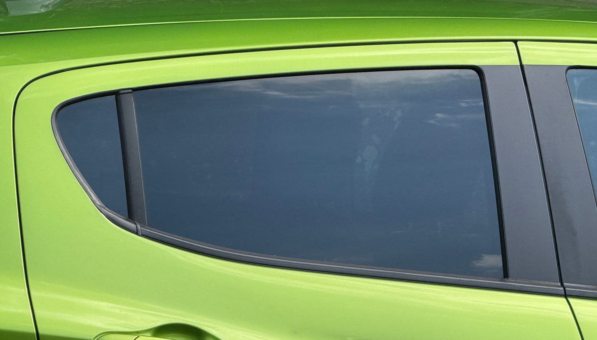 Custom Fit Sun Shades Or Tinted Windows - Which is Best?
