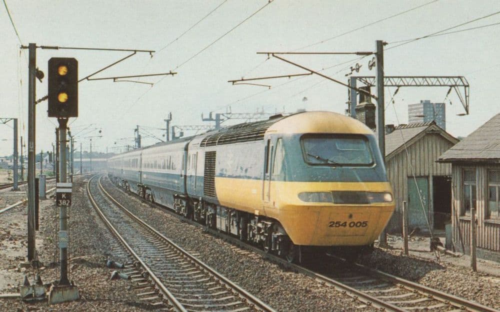 Class 254 HST Train at Finsbury Park Railway Station 1979 Postcard