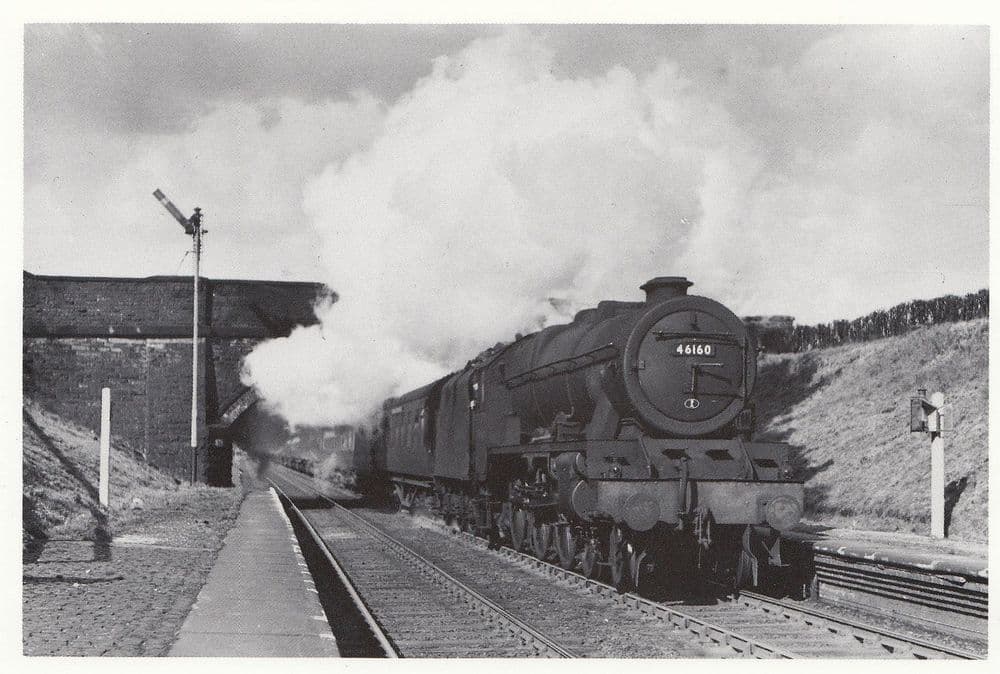 LMS Royal Scot Class 4-6-0 Train 46160 Queen Victoria Adlington Station ...
