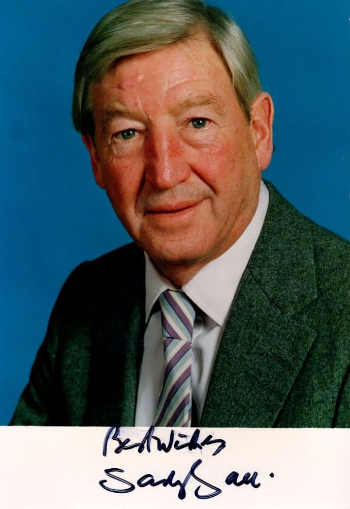 Sandy Gall ITV ITN Newsreader Vintage Hand Signed Photo