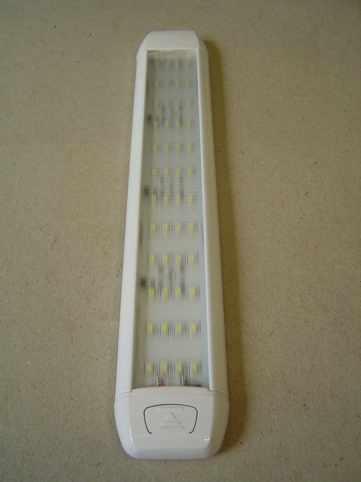 72 LED NARROW STRIP LIGHT Switch