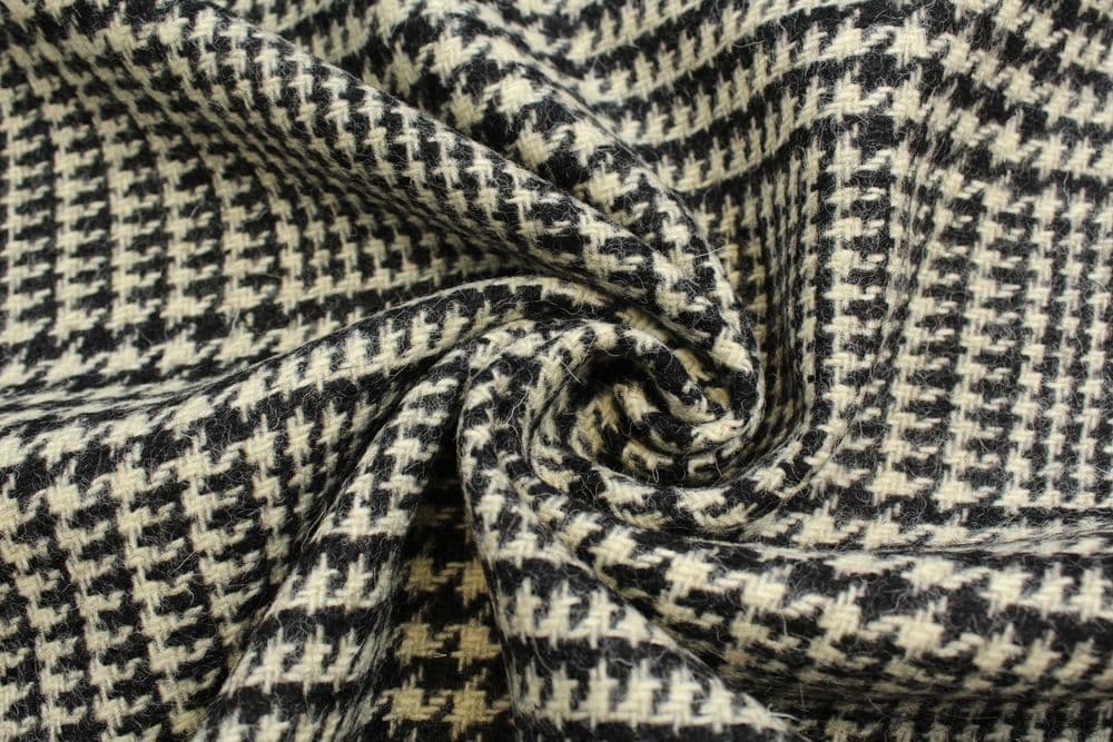 100 Wool Chunky Loose Weave Tweed in a Glen Check Design DQ15