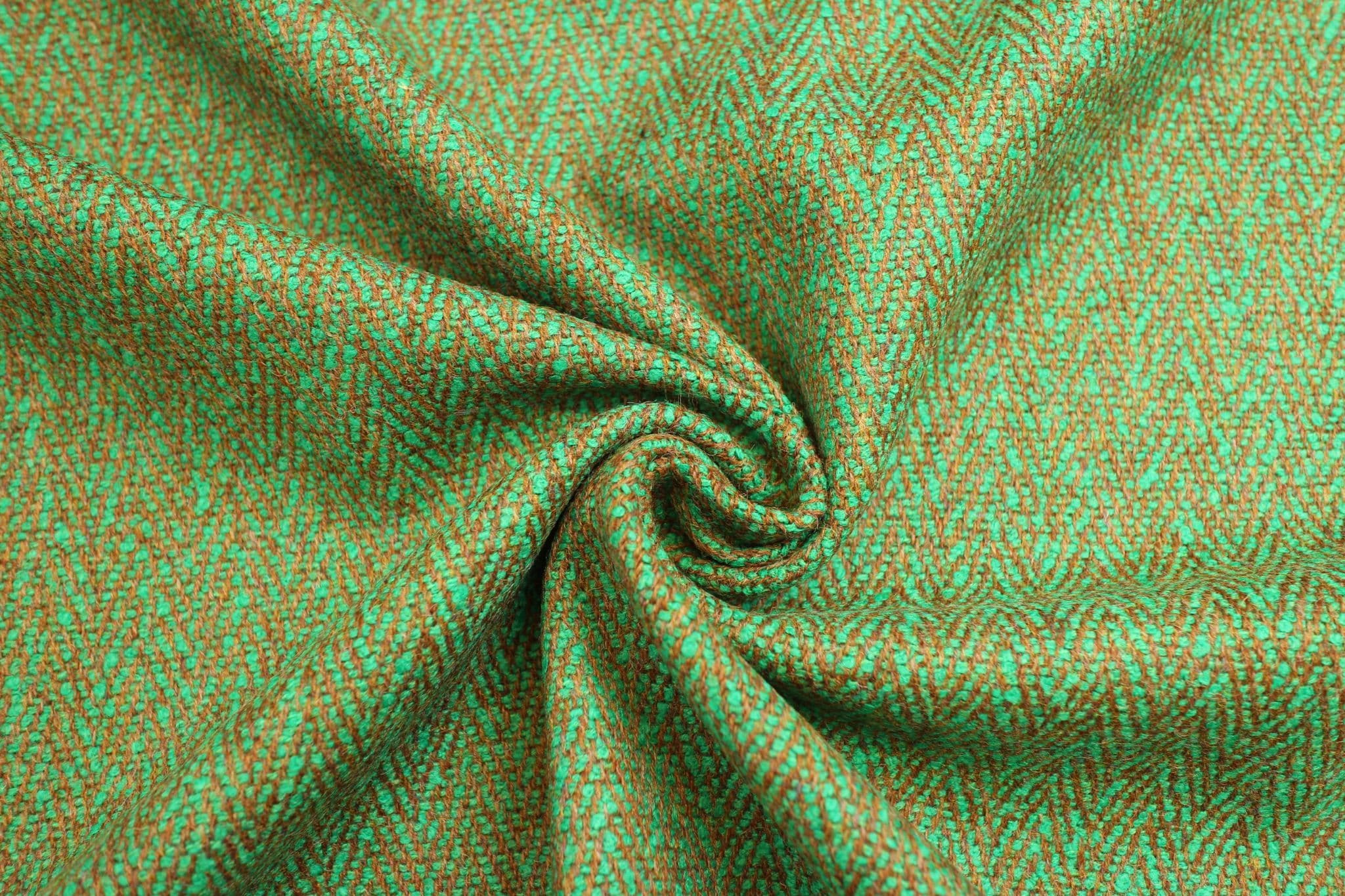 Good Weight Pure New Wool Herringbone Tweed Fabric with a Boucle Yarn DR31