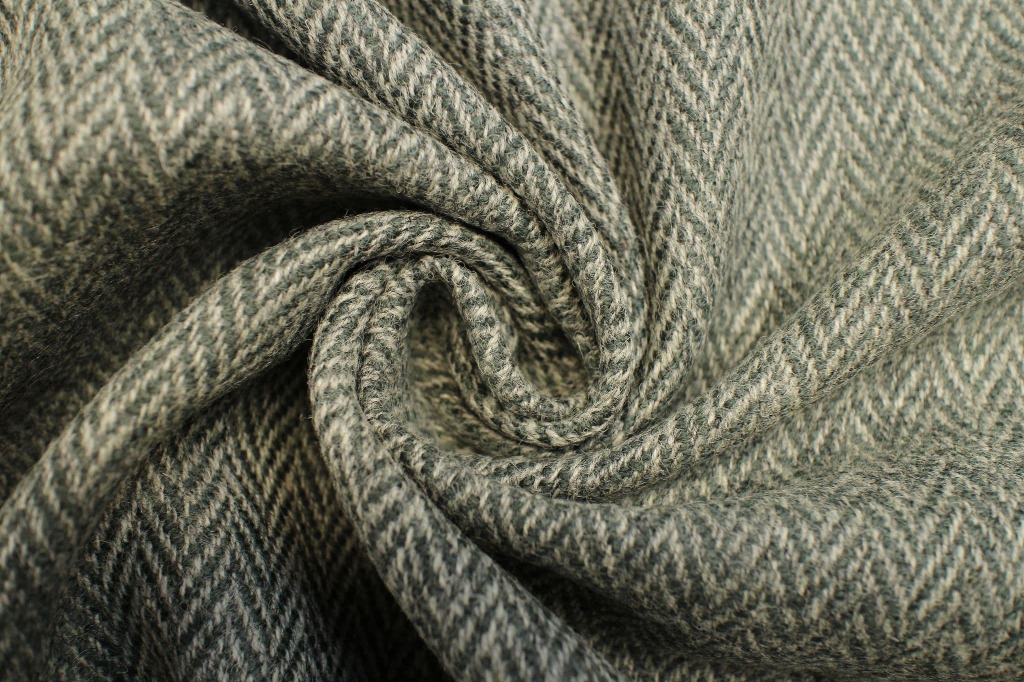 Heavyweight Pure New Wool Herringbone Tweed Fabric DR56