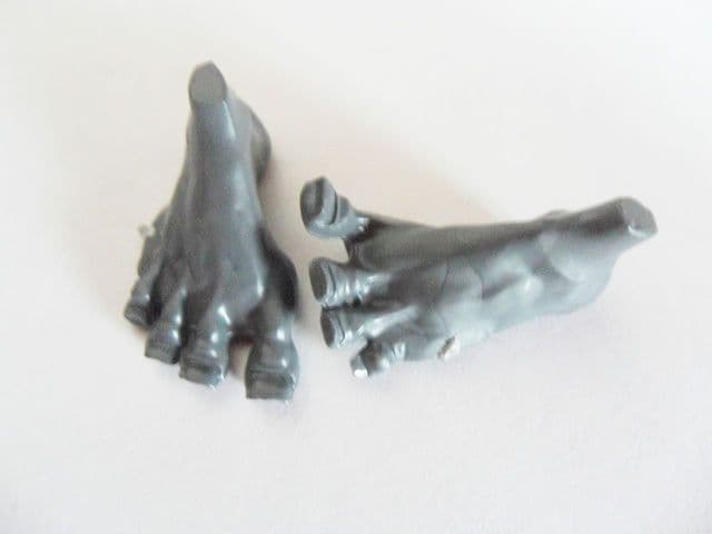 Giants Four Toed Feet