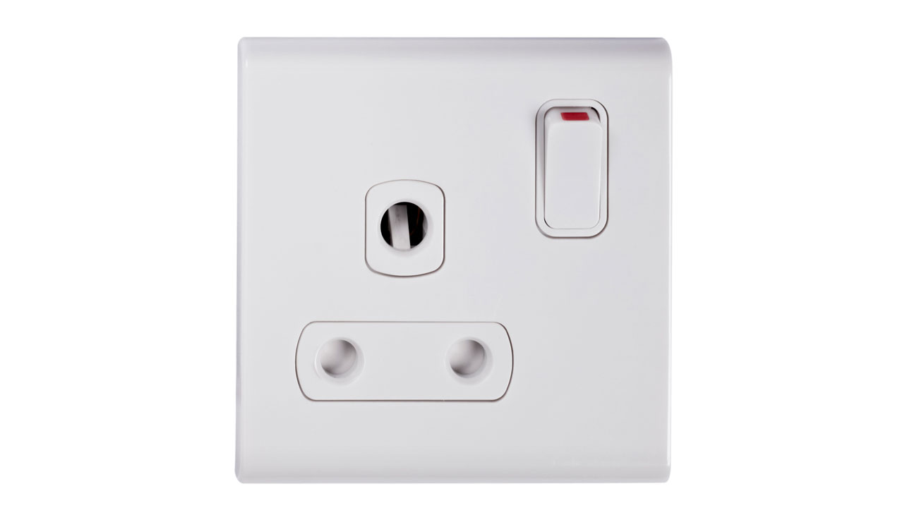 Deta 8639WHW Slimline Screwless 15A Switched Socket DP Round Pin White ...