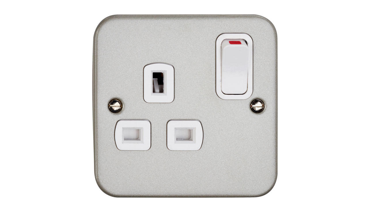 Deta M1207DP Metalclad 1 Gang 13A Switched Socket DP Box Of 5