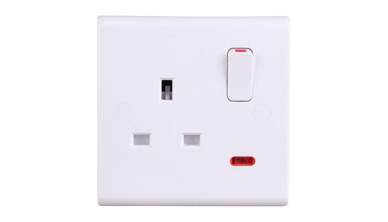 Deta S1207DPP Slimline 1 Gang 13A Switched Socket DP with Neon Box Of 10