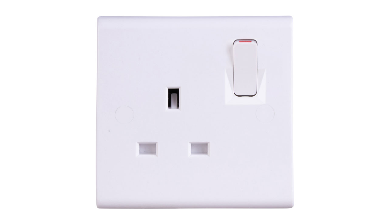 Deta S1207R Slimline 1 Gang 13A Switched Socket SP with Recessed Switch ...