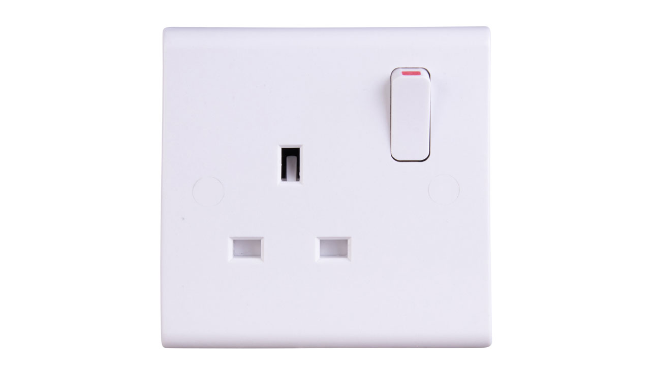 Deta S1207S Slimline 1 Gang 13A Switched Socket SP