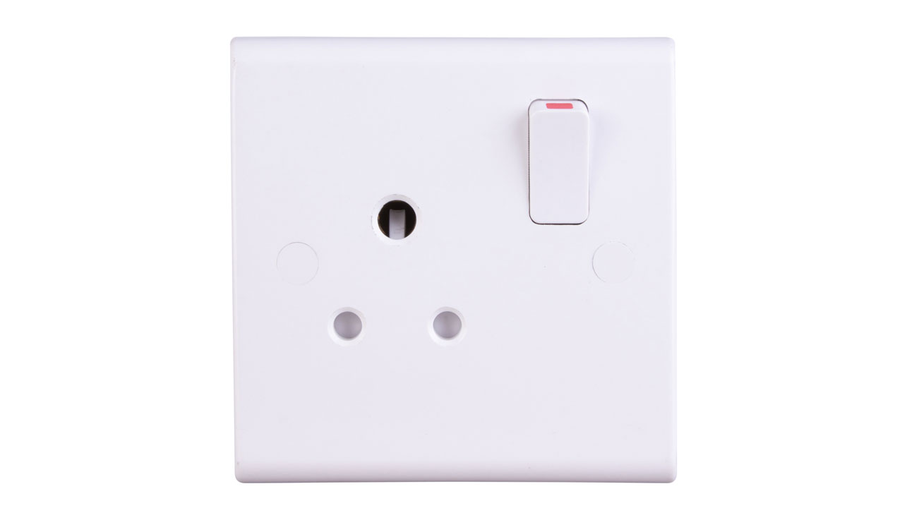 Deta S1333 Slimline 5A Switched Socket DP Round Pin