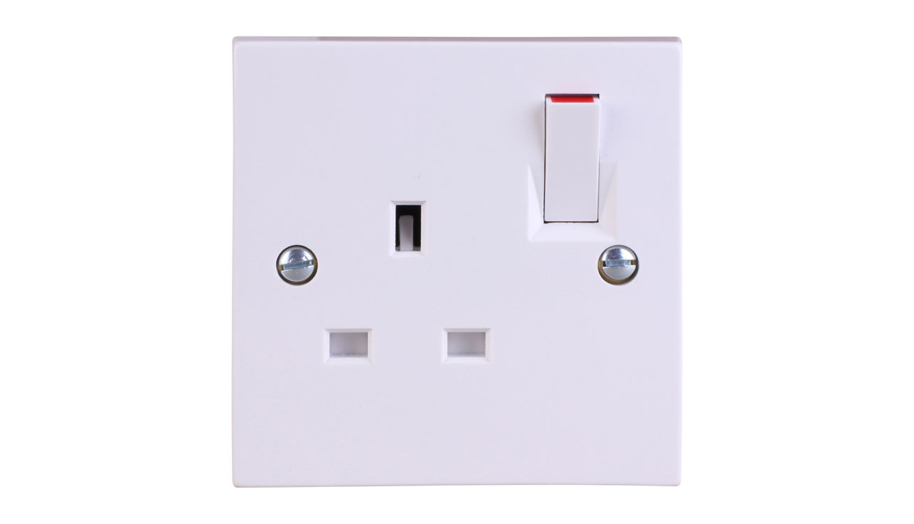 Deta V1207R Vimark 1 Gang 13A Switched Socket SP with Recessed Switch