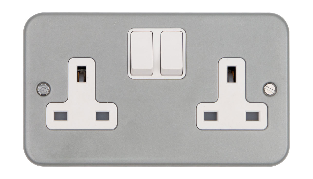 Deta VM1209DP Vimark Metalclad 2 Gang 13A Switched Socket DP
