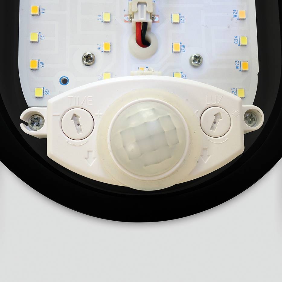 Eterna BHPIRCS Wall Mounted Black IP65 Bulkhead 10W CCT With Integral PIR