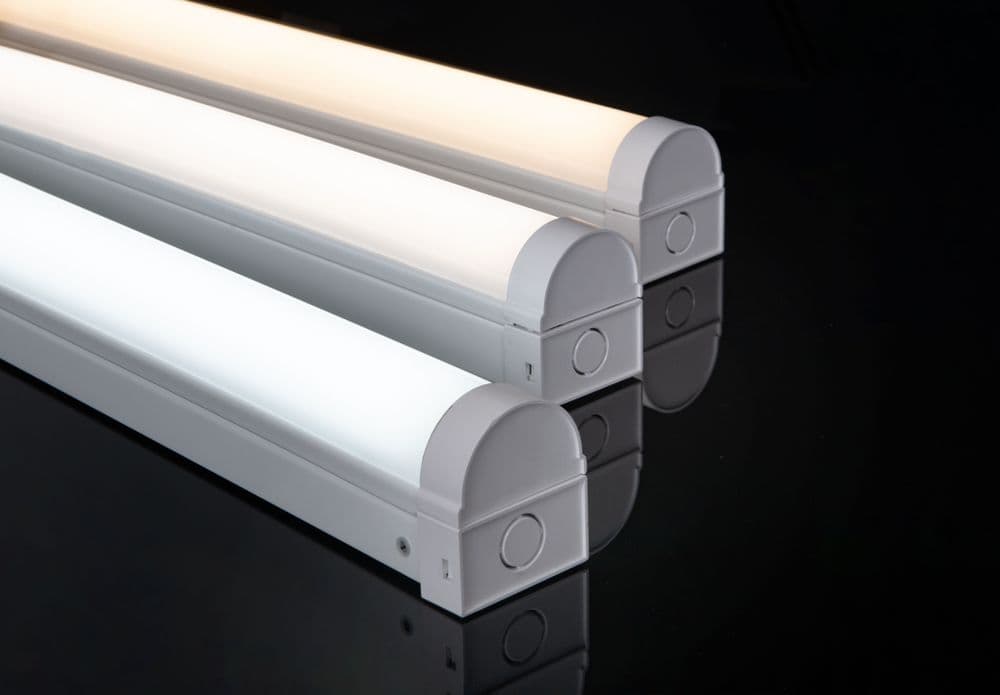 KSR Lighting KSR98302 Navara X3 Select 40W/60W 3CCT LED 6ft IP20 Batten