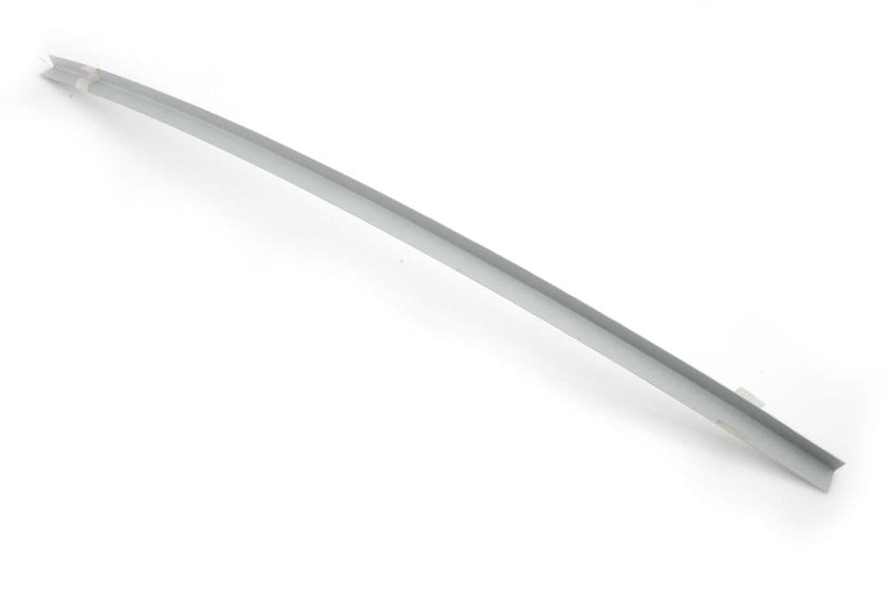 Outer lip for rain gutter