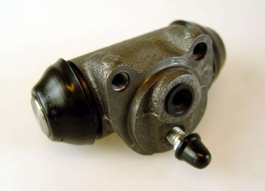 Rear brake cylinder