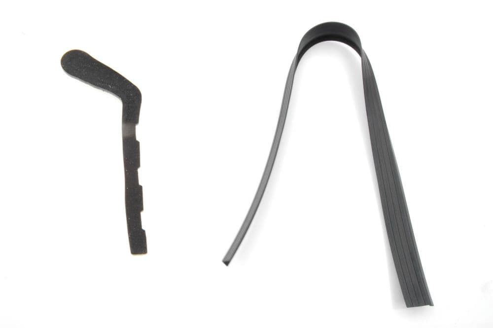 Rear wing closing panel rubber seal