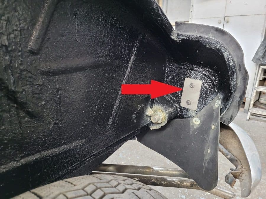 Rear wing mounting bracket plate