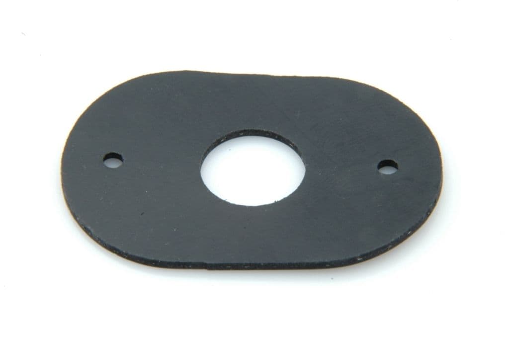 Rubber gasket between front mounting and wing