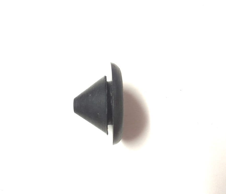 Rubber plug for 15mm holes in floor under rear axle