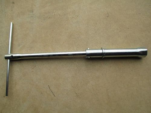 Spark plug tool complete with socket and extension handle