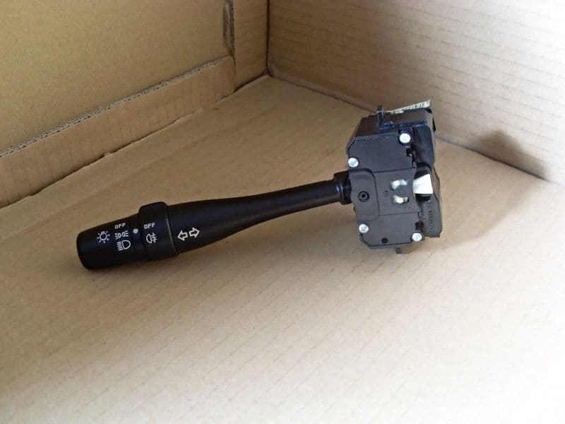 NISSAN MICRA K11E MODELS FROM 1998 TO 2000 HEADLIGHT INDICATOR SWITCH