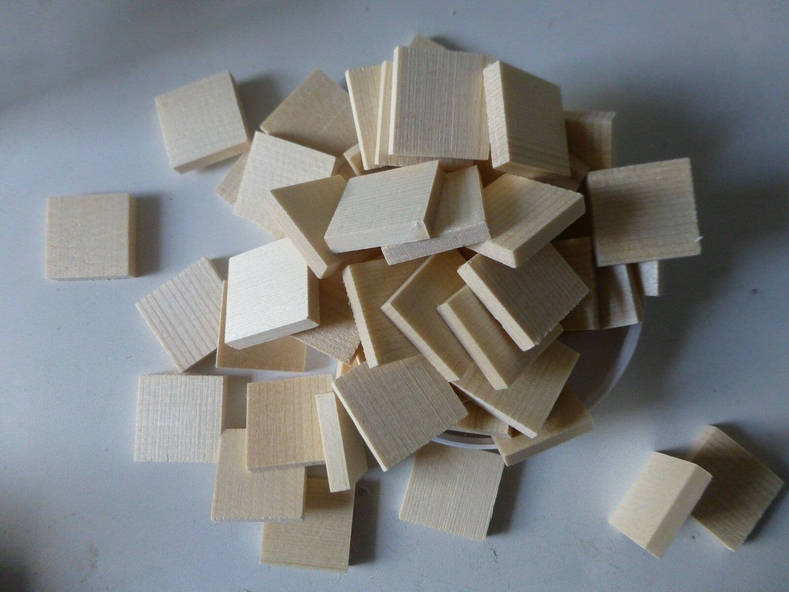 50 CELLO OR GUITAR REPAIR CLEATS PRE-CUT SQUARE SPRUCE 25X25X5MM FROM UK