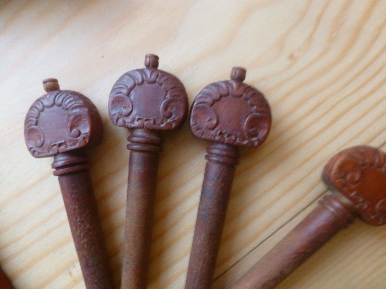VIOLIN FITTINGS LUXURIOUSLY CARVED PEGS TAILPIECE CHIN REST END PIN