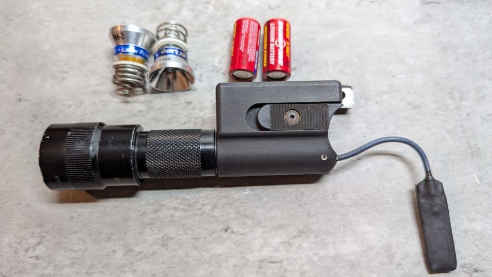 Surefire flashlight Genuine 90s item 610R for M1911 with 2 extra Bulbs & 1 extra LED Head Unit