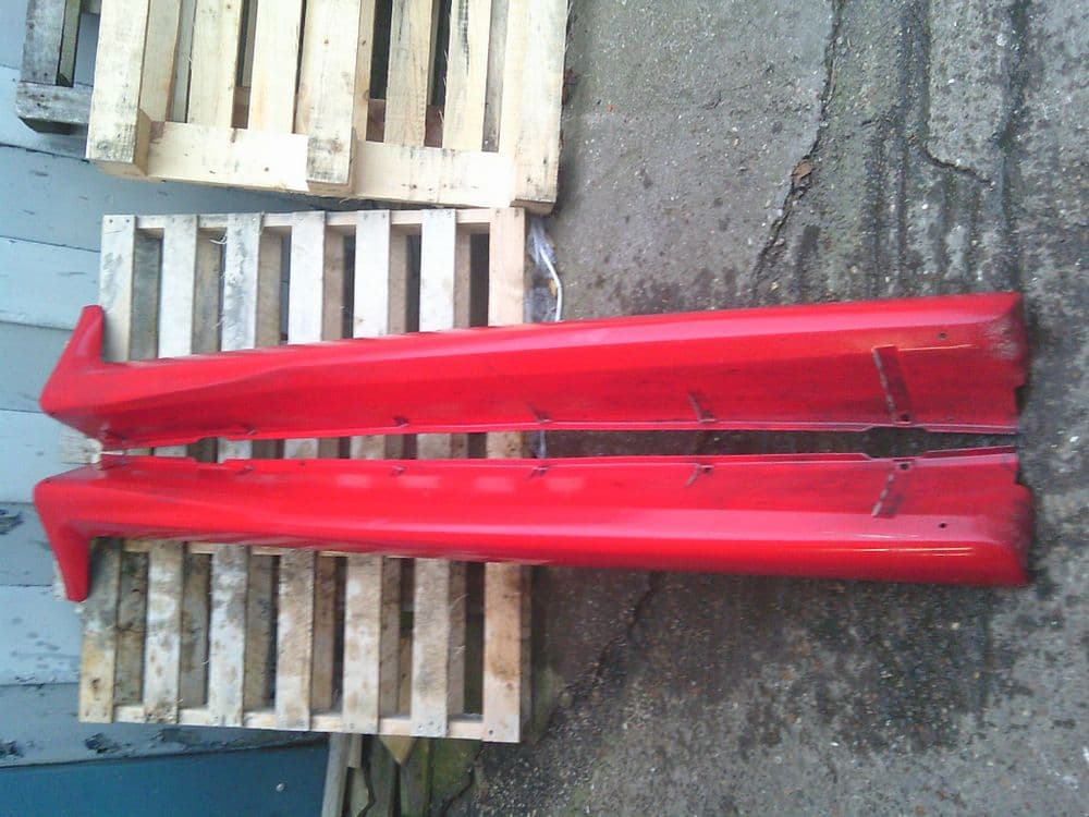 ASTRA MK5 VXR GENUINE GM SIDE SKIRTS IN POWER RED - Z50B PAIR