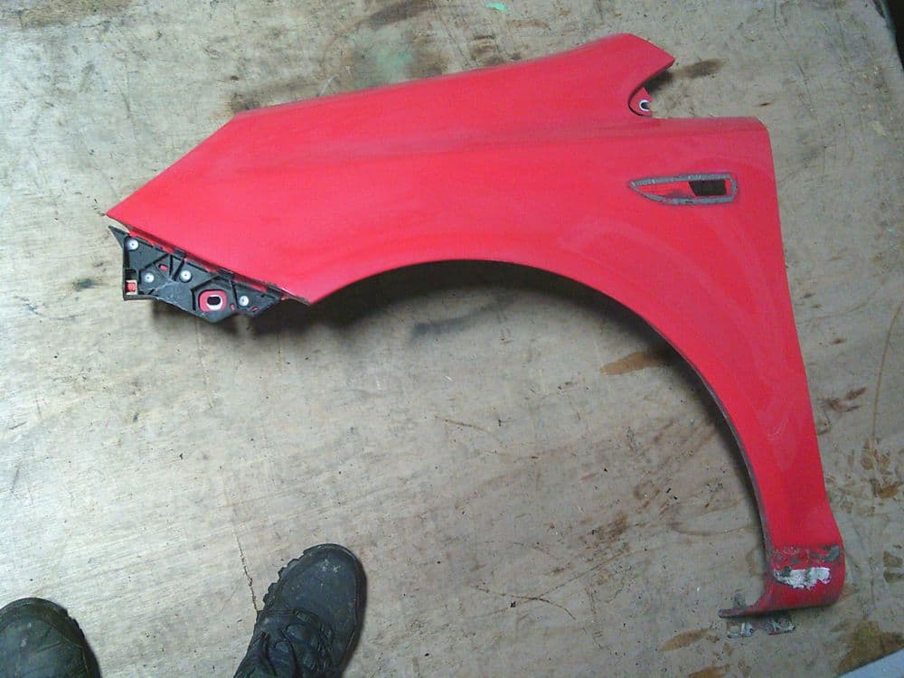 CORSA D VXR N/S PASSENGER FRONT WING IN RED - Y547