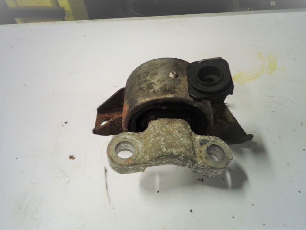 CORSA D VXR Z16LER LEFT ENGINE MOUNT