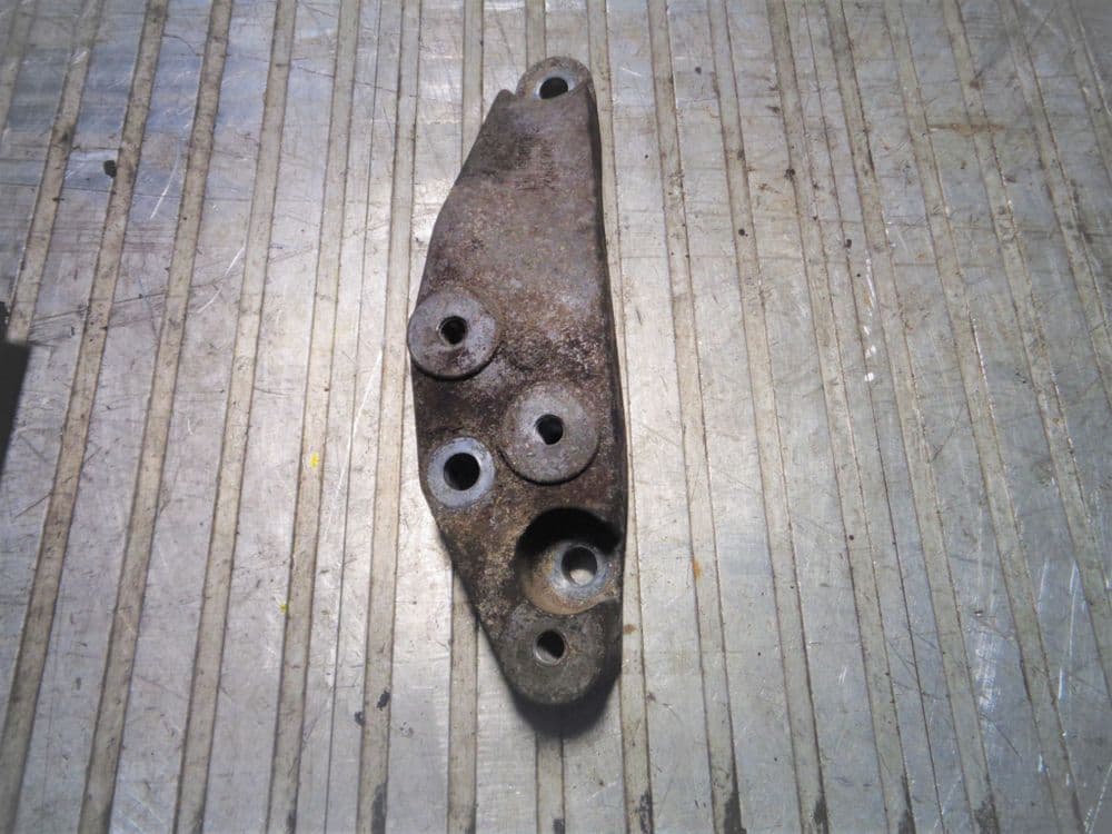 Z20LEH TOP GEARBOX TOP SPACER MOUNT