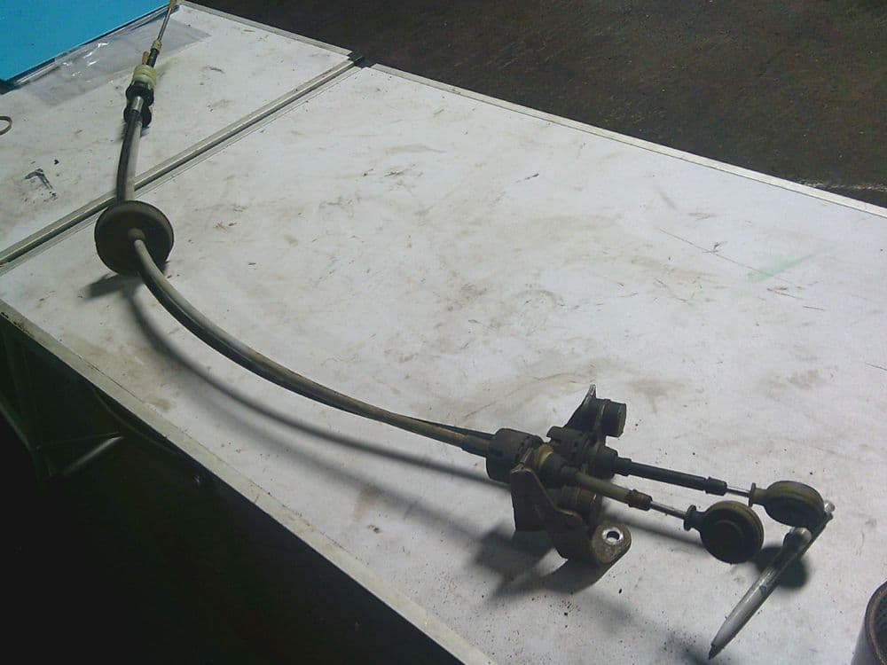 ZAFIRA B VXR M32 GEAR SELECTOR CABLES & BRACKET