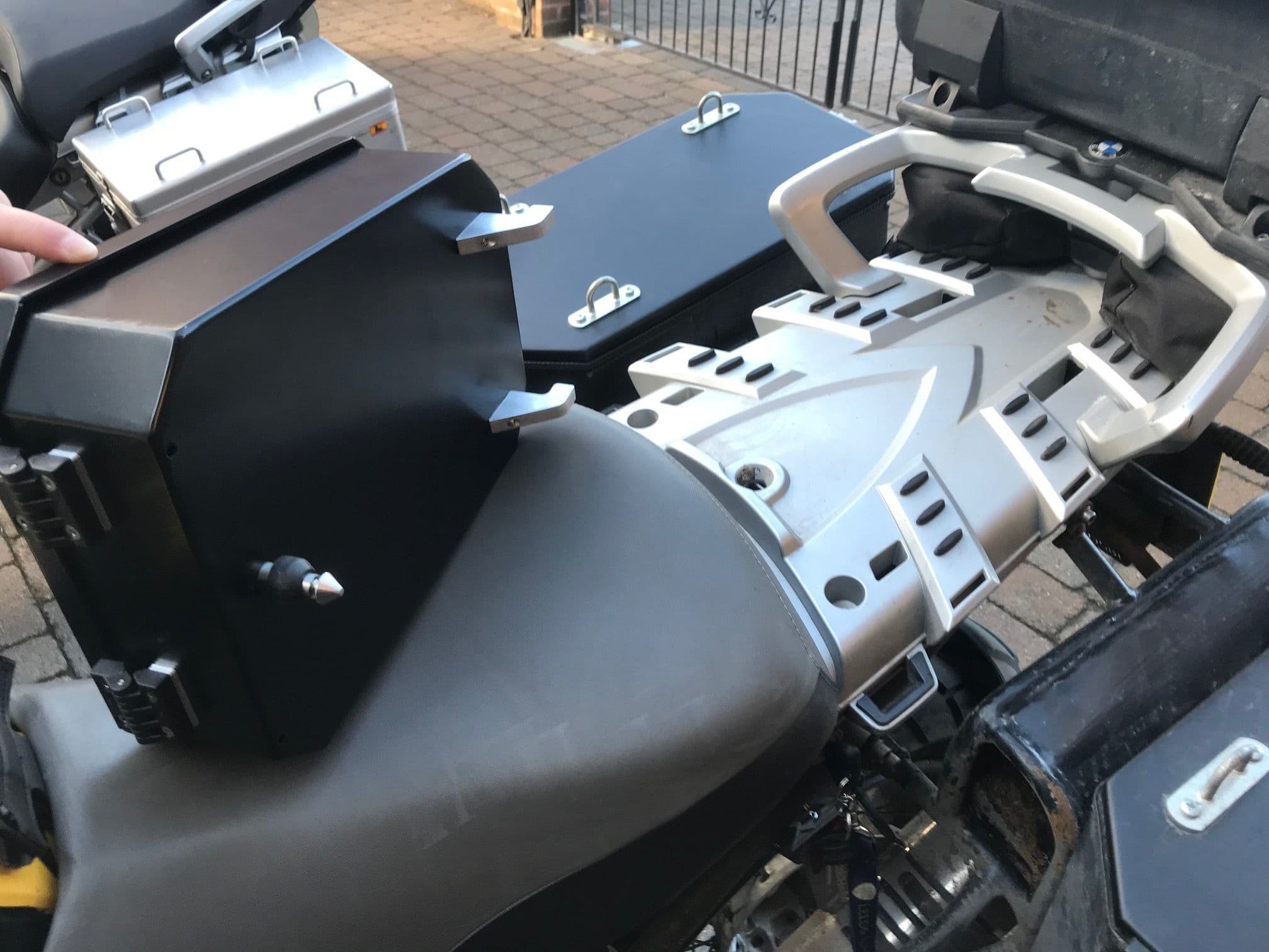 R1200GS A PRE-LC Pillion Seat Clip On/Off Utility Box