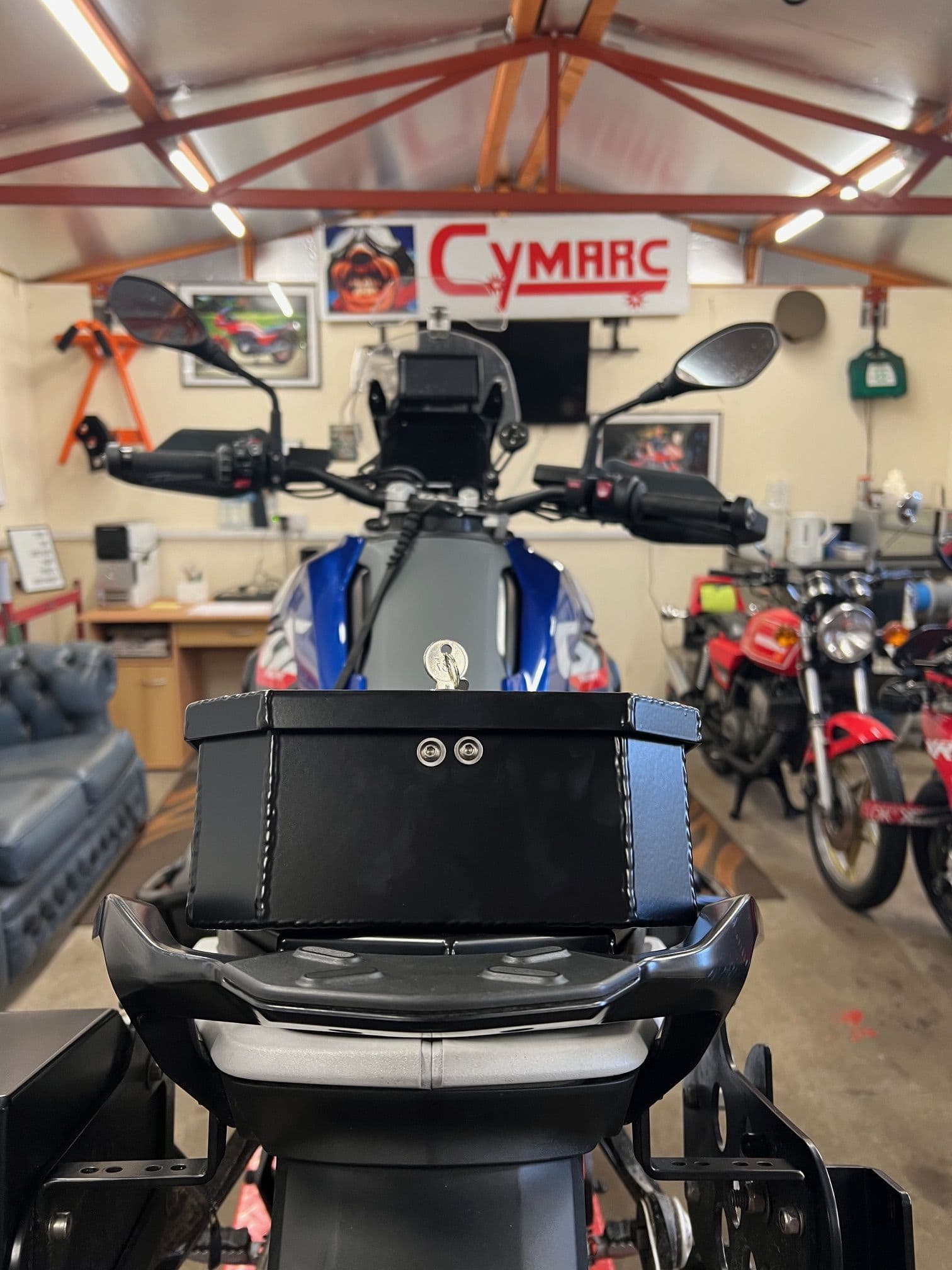 BMW R1250GS(A) Pillion Seat Clip On Off Utility Box | Rallye Pillion ...