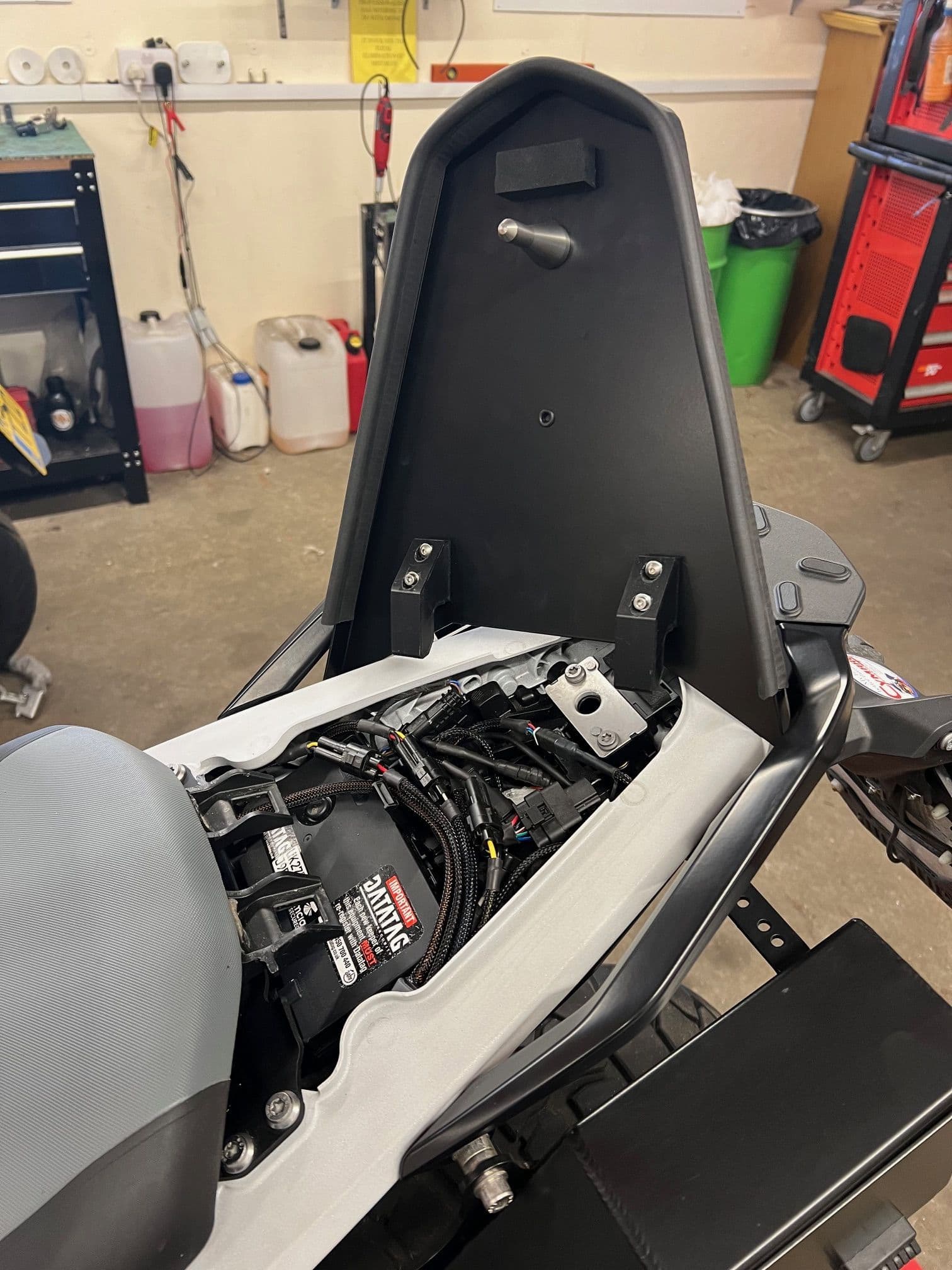 BMW R1250GS(A) Pillion Seat Clip On Off Utility Box | Rallye Pillion ...