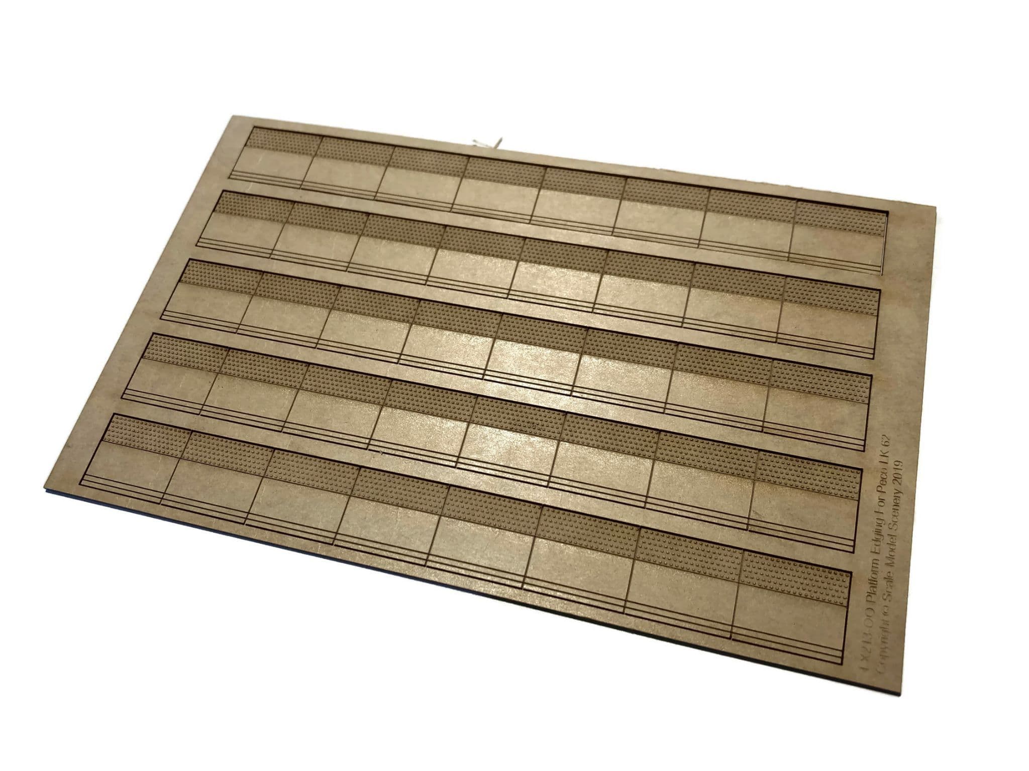 LX213-OO Platform Coping With Tactile Paving For Peco LK-62 670mm - OO ...