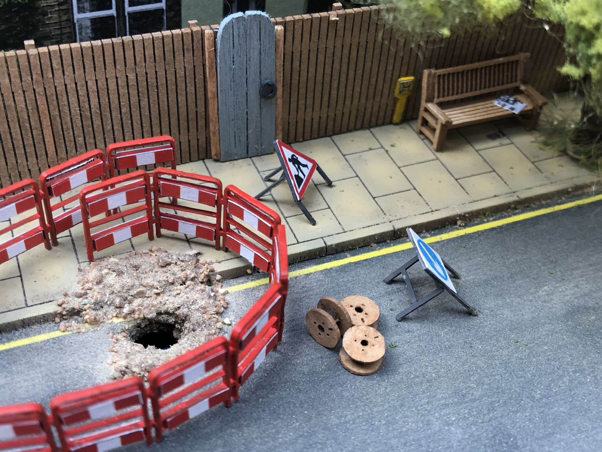 LX369-OO Folding Roadworks Barriers Pack of 5 - OO/4mm/1 76