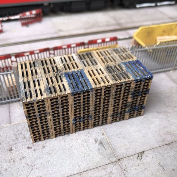 OO Scale Stack Of 180 Pallets For Lorry Loads & Depots | Scale Model ...