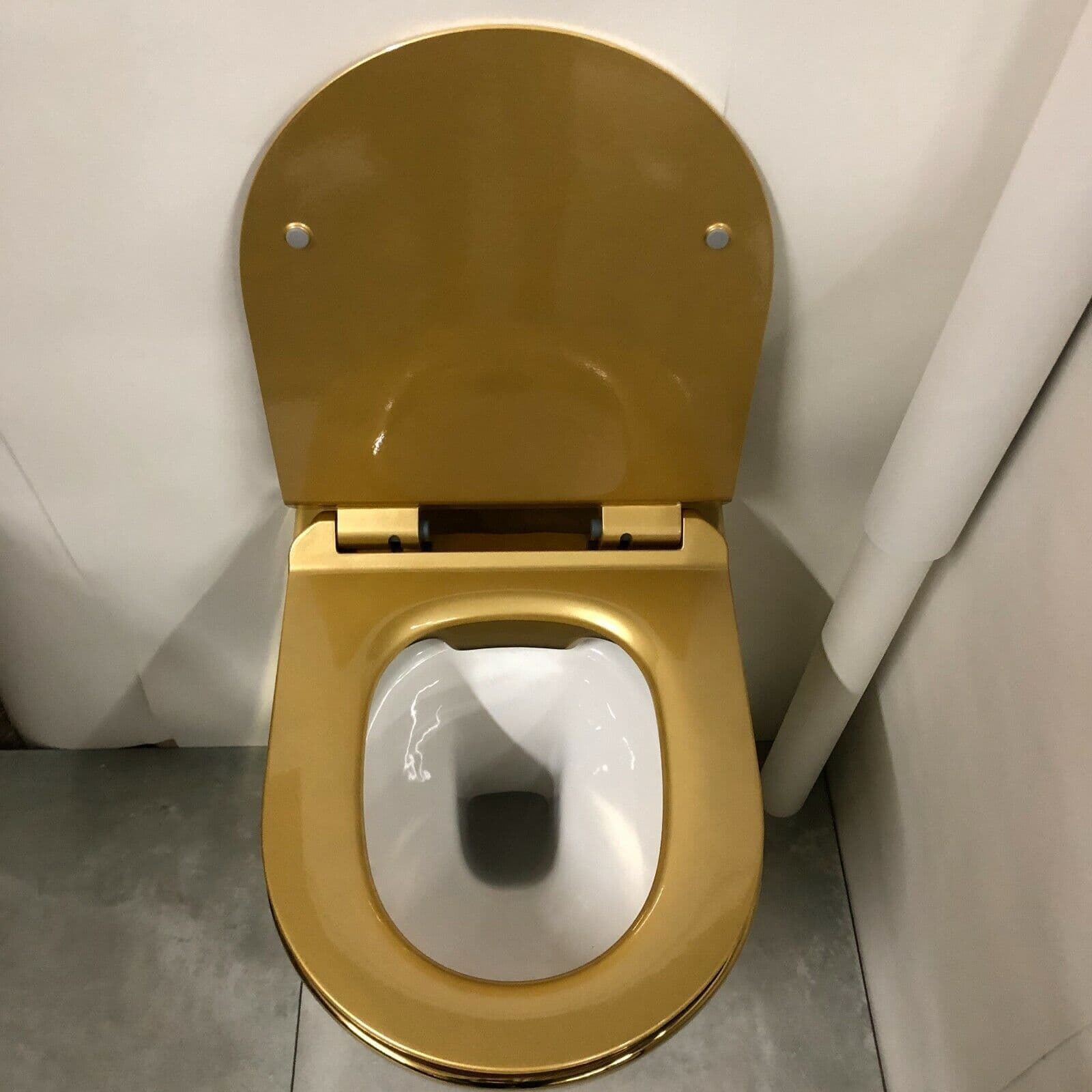 GOLDEN TOILET WALL HUNG COMPACT RIMLESS GOLD WC WITH SLIM SOFT CLOSING SEAT