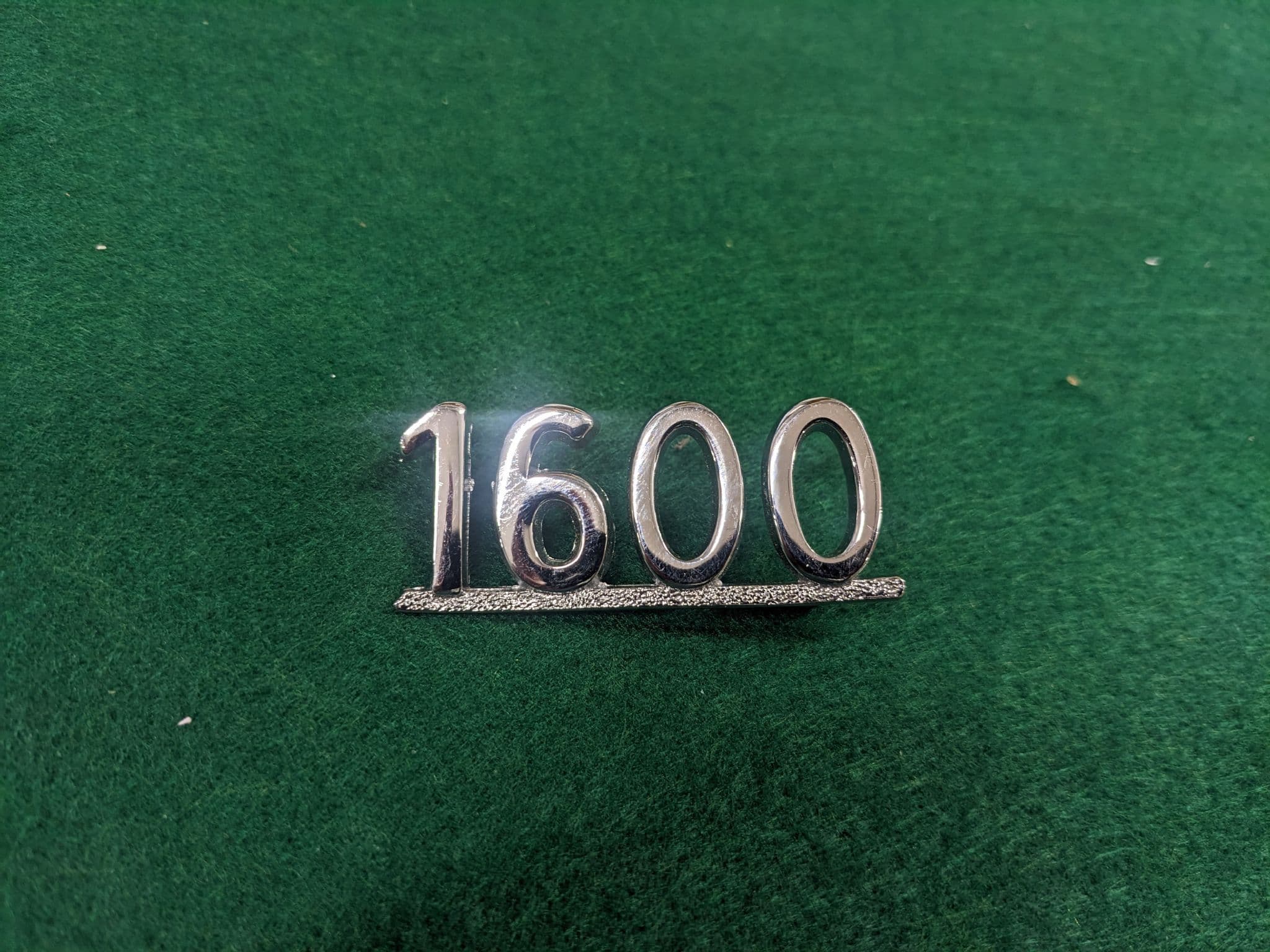 Badge 1600 Script Elan 686