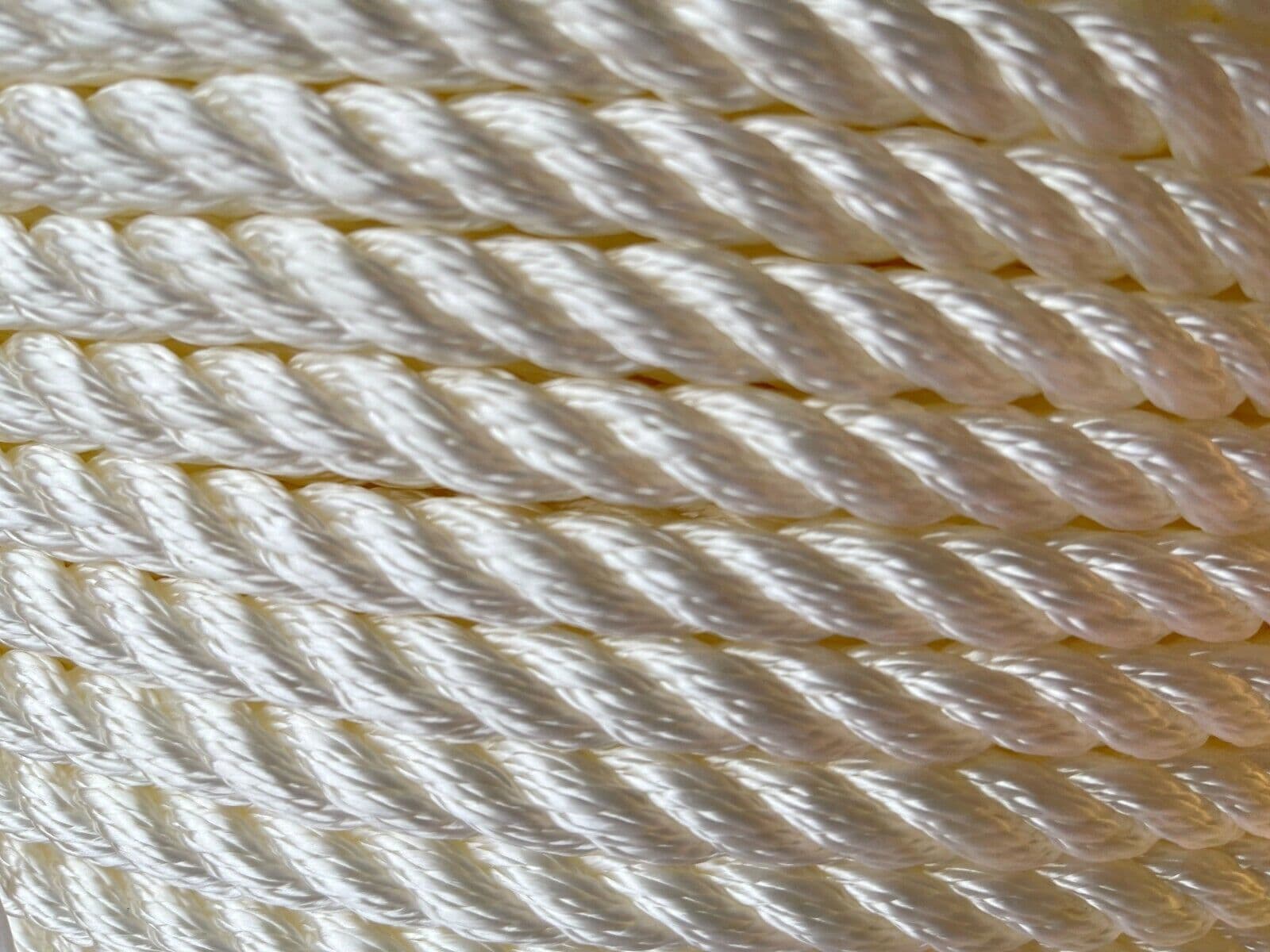220 metres 8mm WHITE 3 STRAND NYLON ROPE marine mooring line boat ...